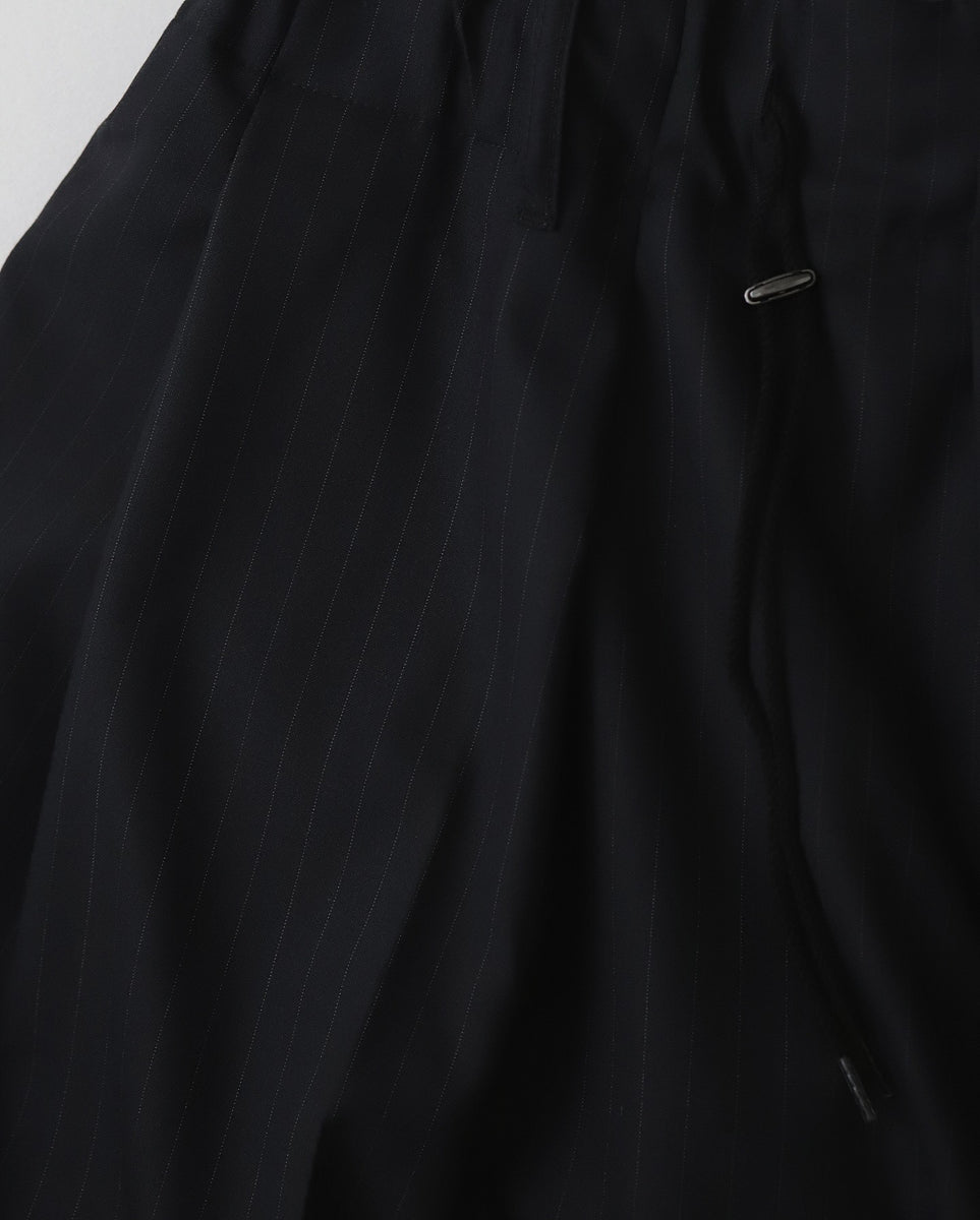 Sillage CIRCULAR SHORT PANTS BLACK STRIPE – NCNR ONLINE STORE